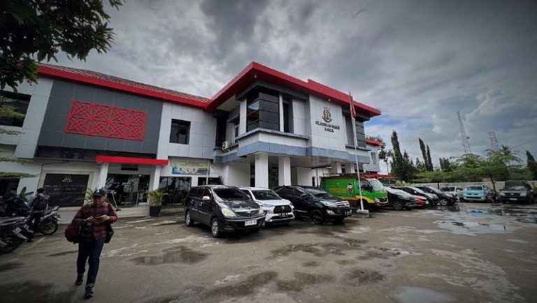 Kejari Tahan Oknum ASN Maros Tersangka Kasus Korupsi - PAREPOS Kejari Tahan Oknum ASN Maros Tersangka Kasus Korupsi - PAREPOS